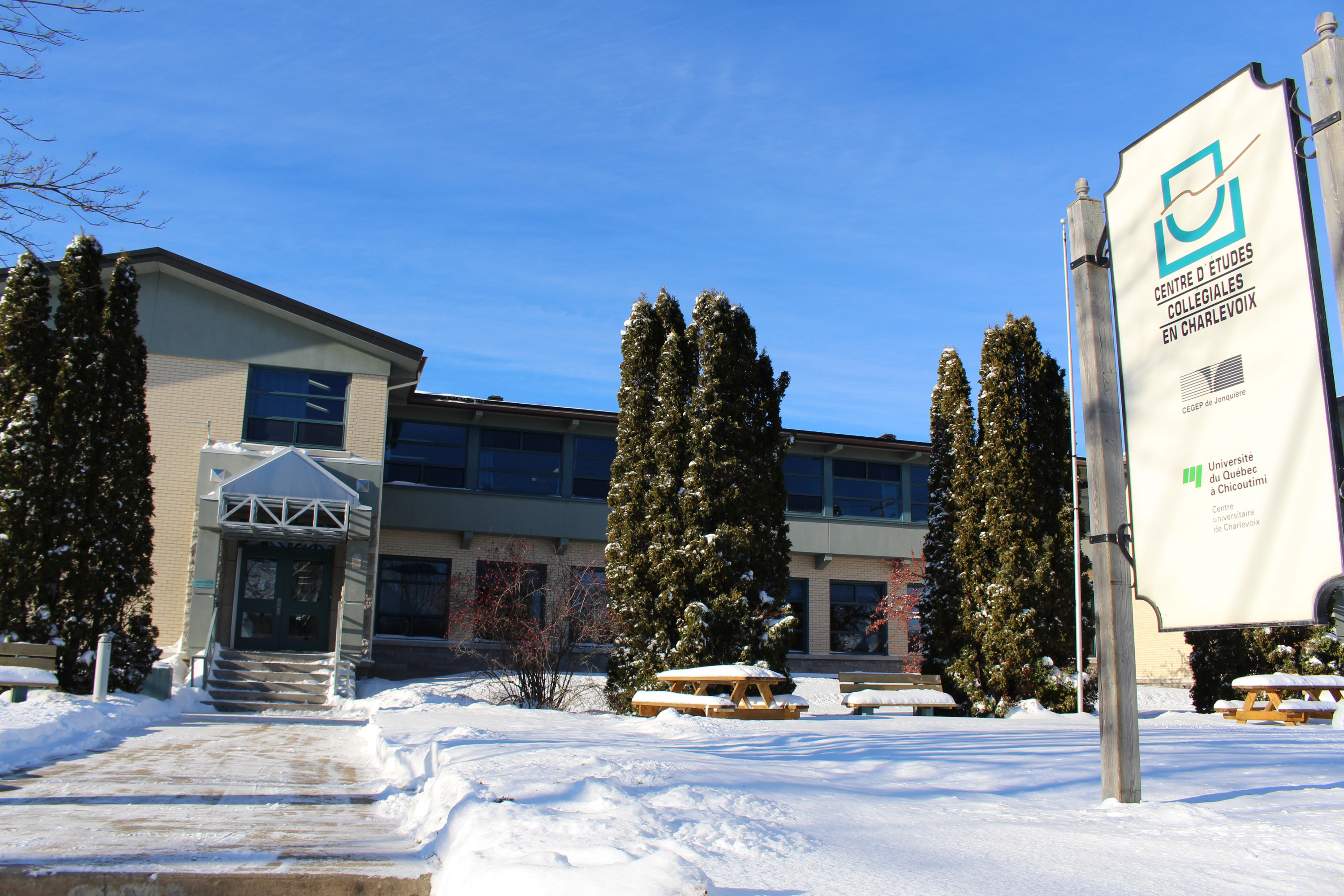 Des étudiantes en éducation spécialisée présentent leur projet de stage ...